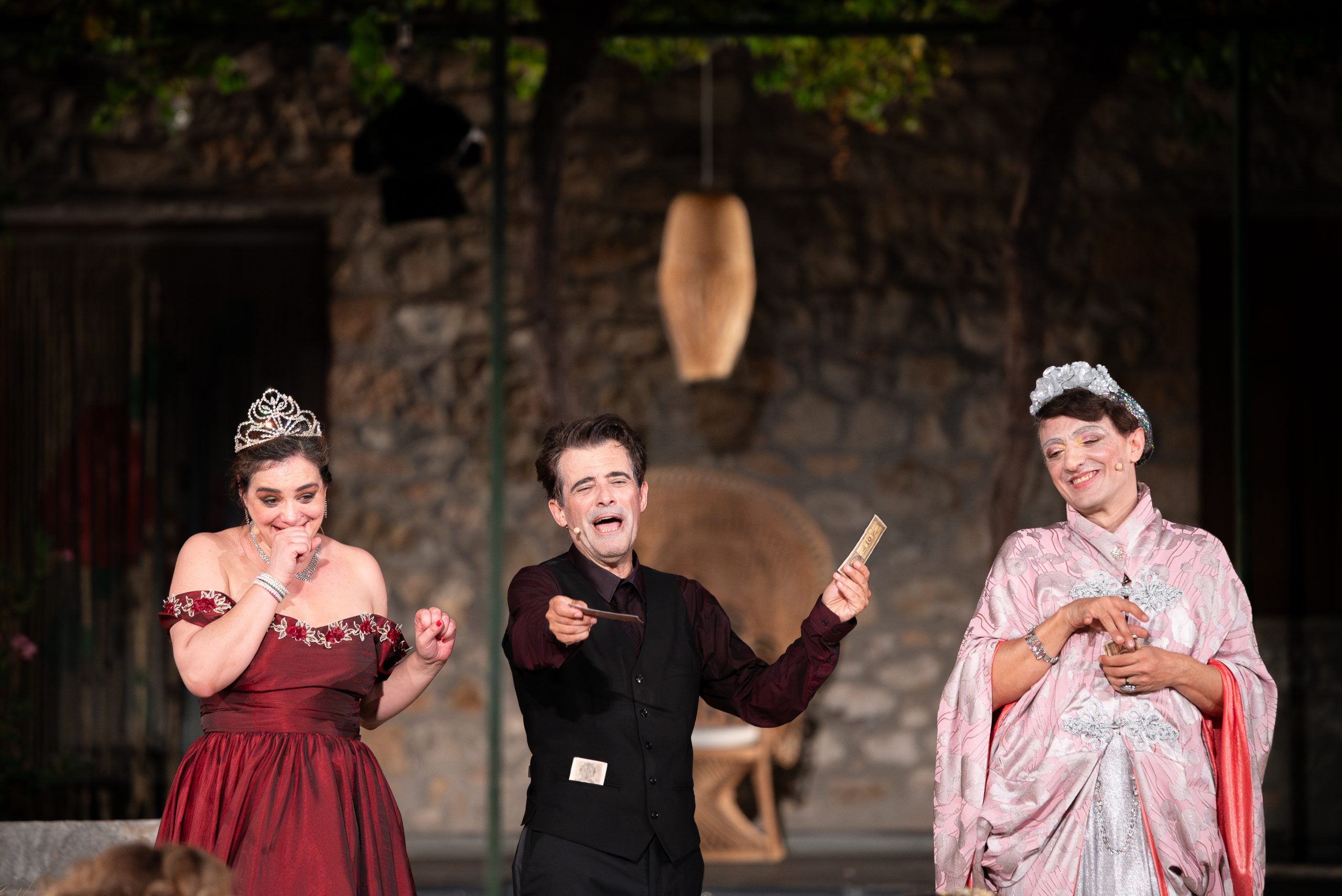 Γίνεται δέντρο το πουλί; - Athens Epidaurus Festival